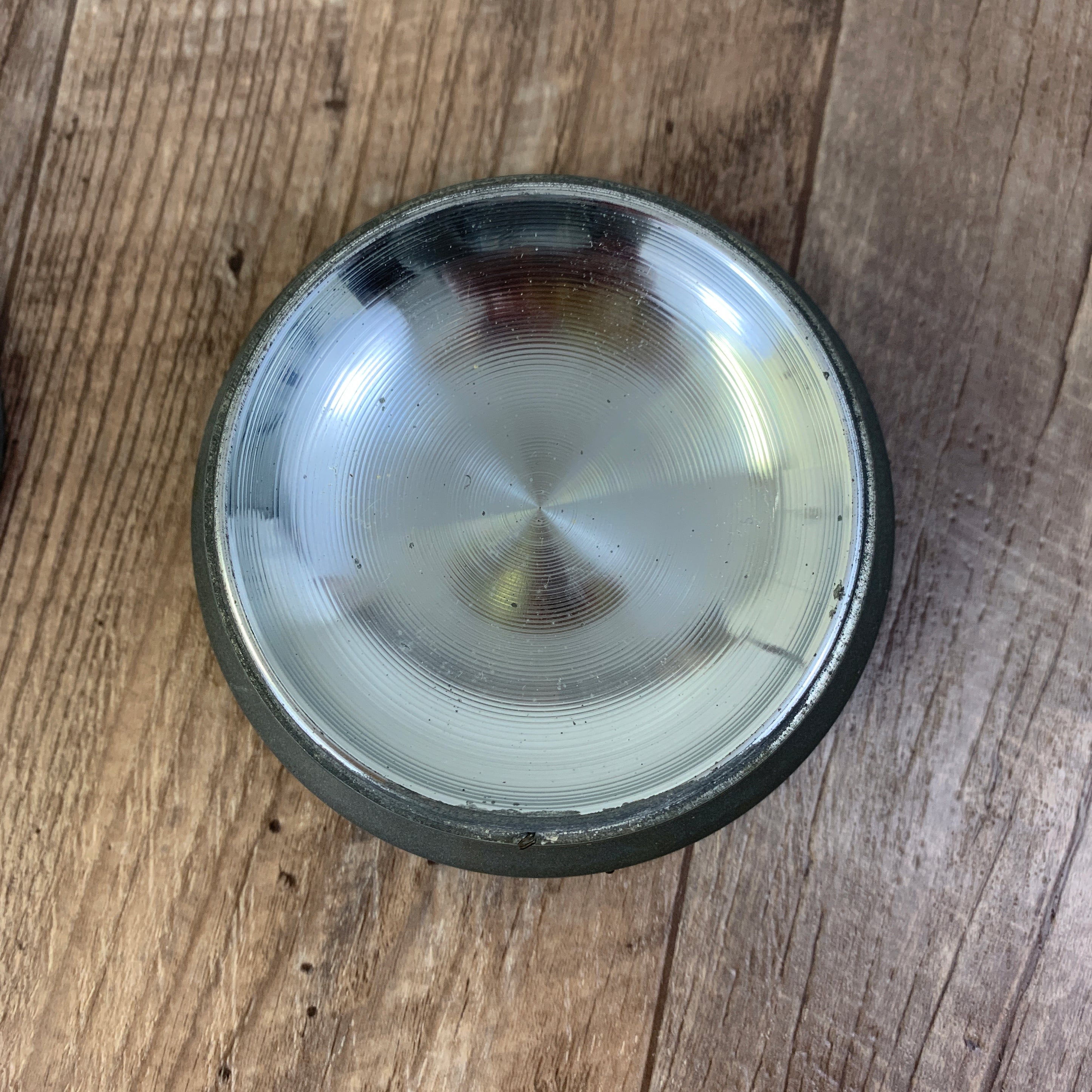 Vintage Metal Powder Puff Keeper Dusting Powder – BarbeesTreasures