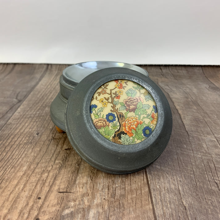 Vintage Metal Powder Puff Keeper Dusting Powder – BarbeesTreasures