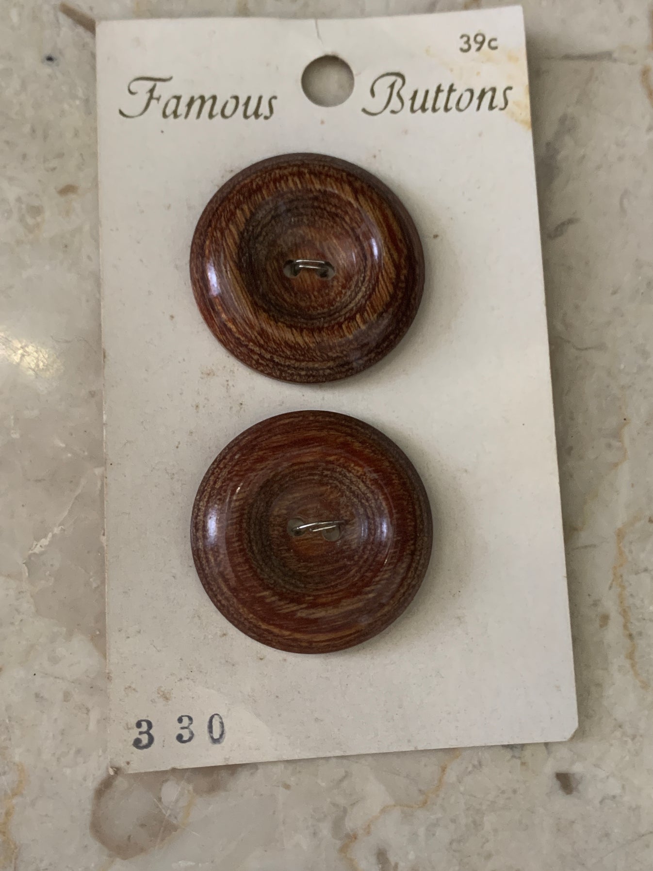 6 Wood Look Buttons NOS on Original Cards – BarbeesTreasures