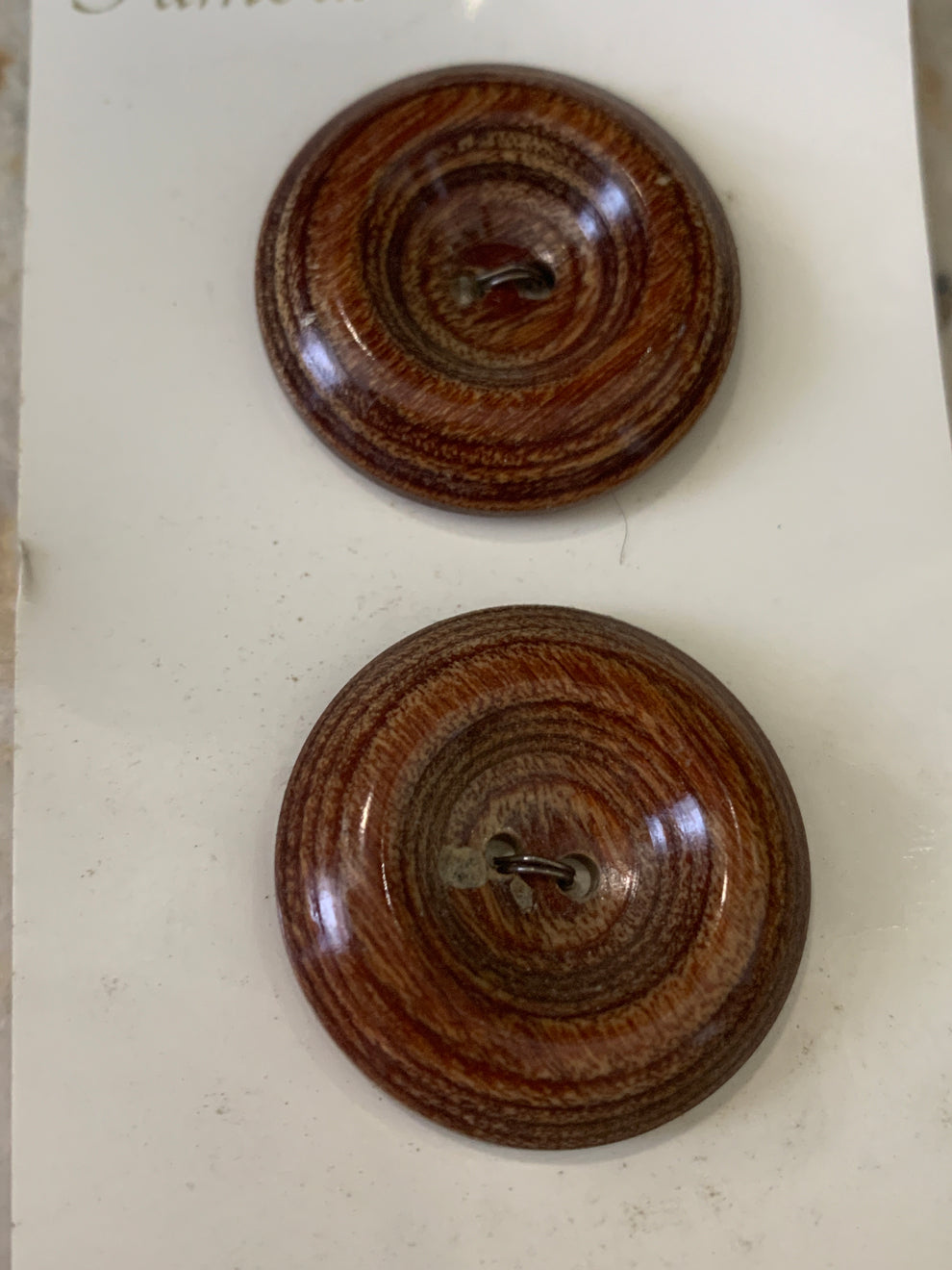 6 Wood Look Buttons NOS on Original Cards – BarbeesTreasures