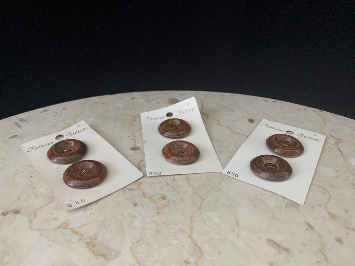 6 Wood Look Buttons NOS on Original Cards – BarbeesTreasures